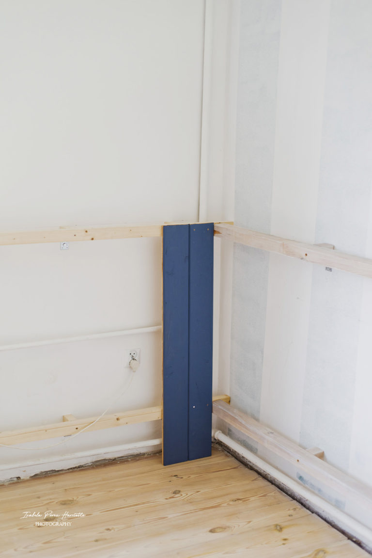 drewniana lamperia w sypialni, jak zrobić drewniany zagłówek,